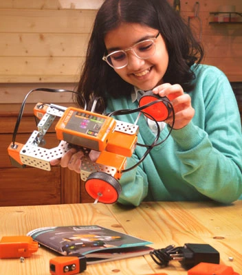 Avishkaar: Robotics, Coding and STEM Education For Kids